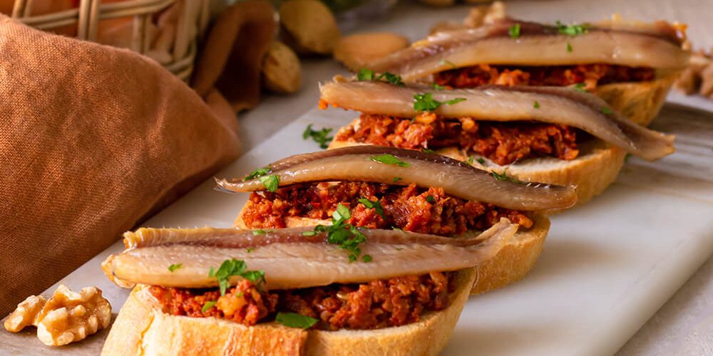 Tostada con Paté de tomate seco Doña Cucharita y sardina